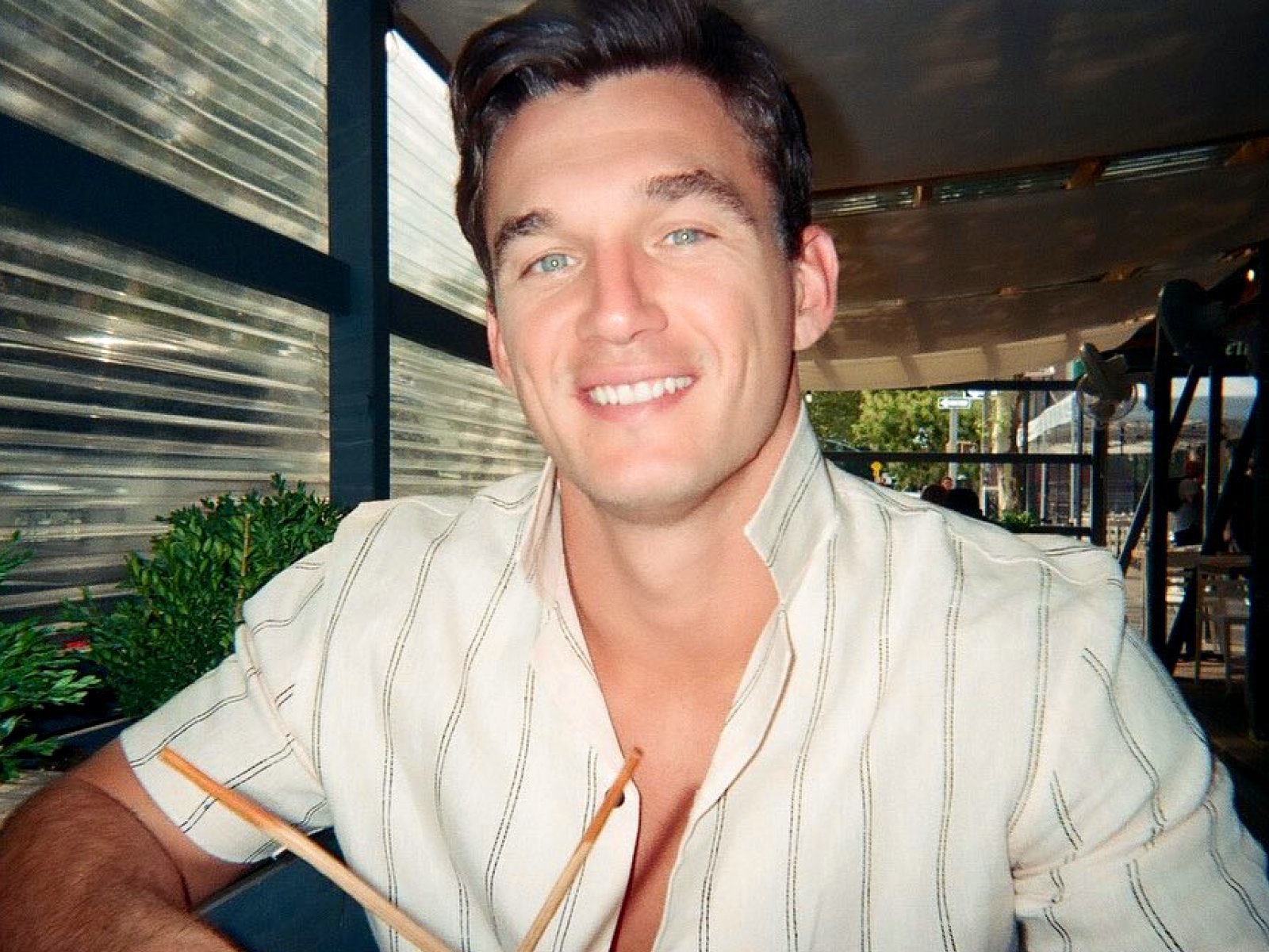 'The Bachelorette' alum Tyler Cameron spotted kissing mystery woman ...